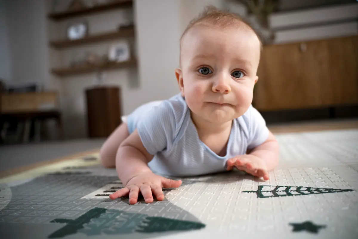 'Tummy time': ¿qué es y por qué beneficia al desarrollo del bebé ...